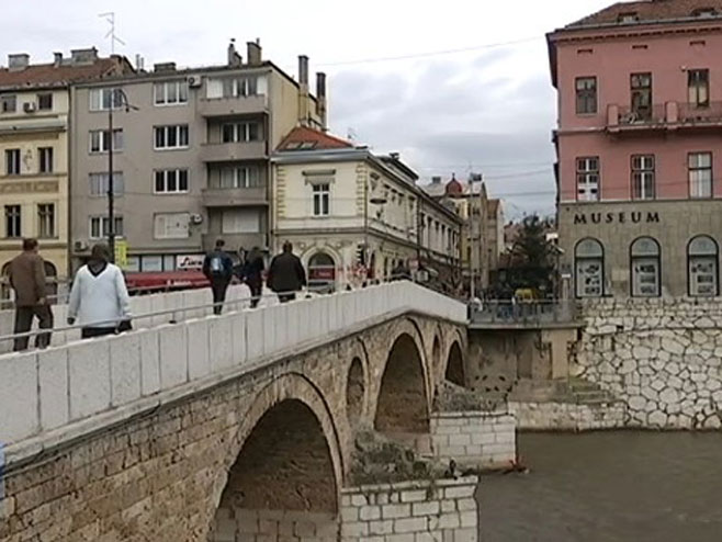 Zašto srpski političari brane grad iz kojeg su Srbi oterani? – BUDITE U ...