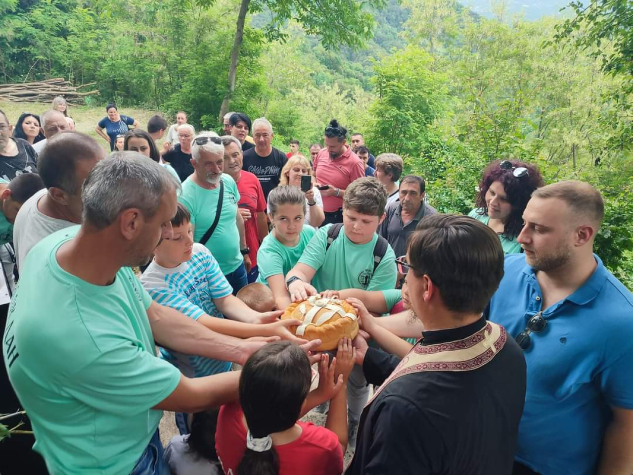 TRADICIJA: Kolektivno krštenje na Spasovdan u babušničkom selu Vrelo ...