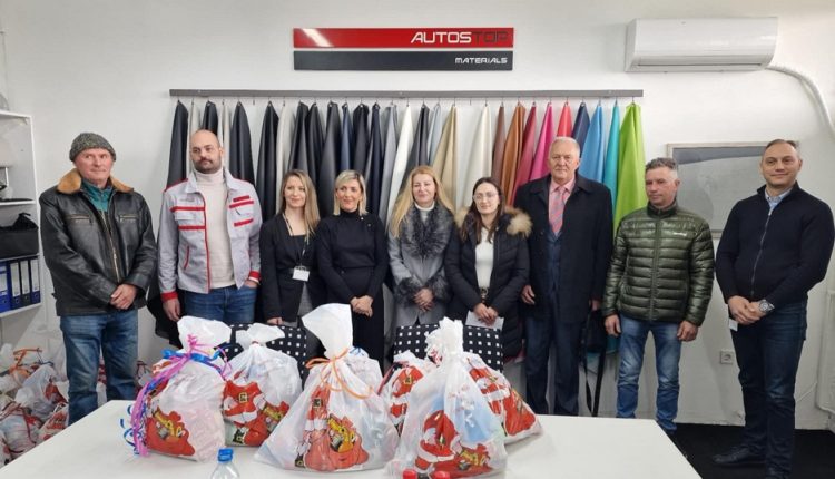 Autostop Interiors u Bojniku donirao novogodišnjih paketića deci ...
