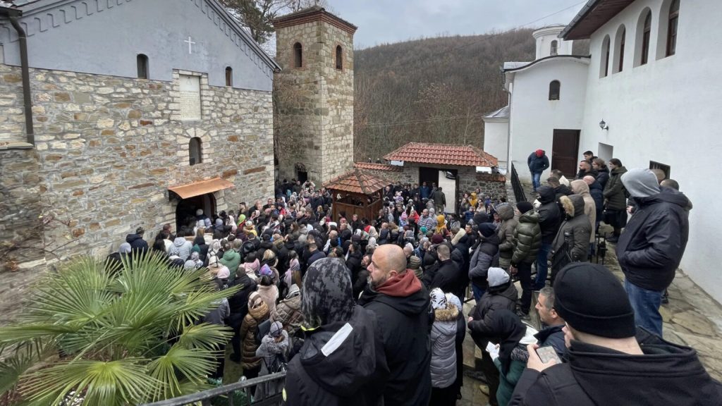 Manastir Devič na KiM: Veliki broj vernika na obeležavanju slave Svetog ...