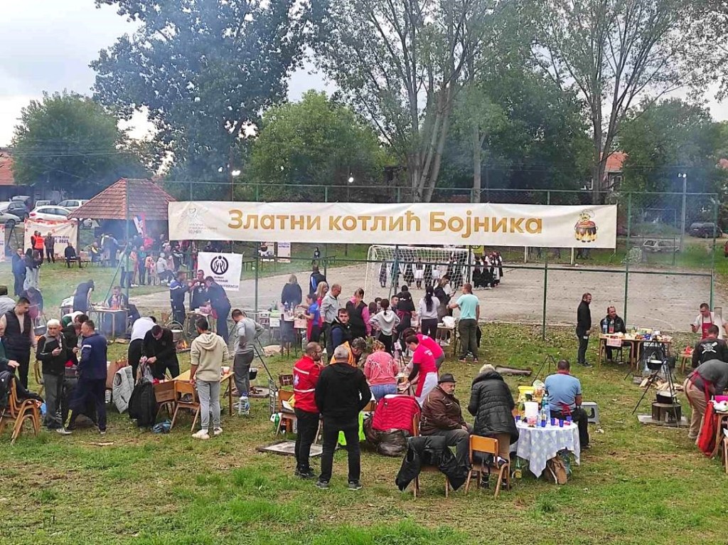 LAPOTINCE KOD BOJNIKA: „Miholjski susreti sela Srbije“ – BUDITE U TOKU